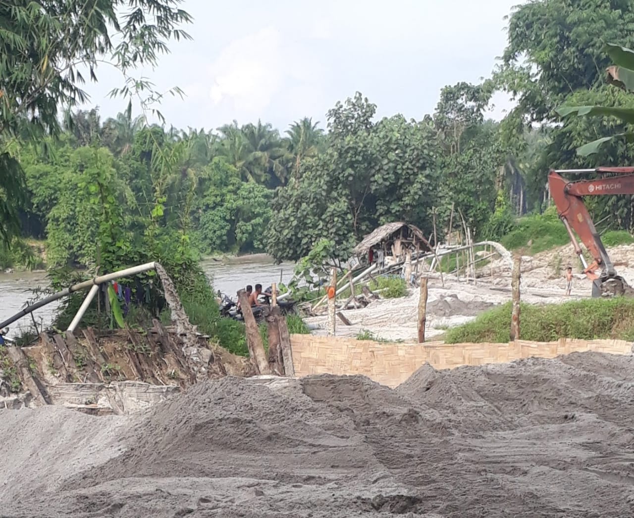 TAMBANG PASIR SUNGAI DIDUGA ILLEGAL MENJAMUR DI TITI BESI BARU GALANG ... TAMBANG PASIR SUNGAI DIDUGA ILLEGAL MENJAMUR DI TITI BESI BARU GALANG ...